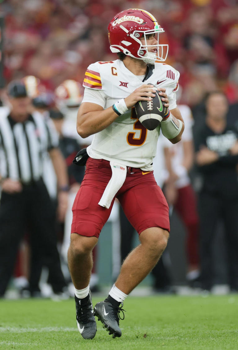 Rocco Becht throws 66-yard pass on first play to set up TD in Iowa ...