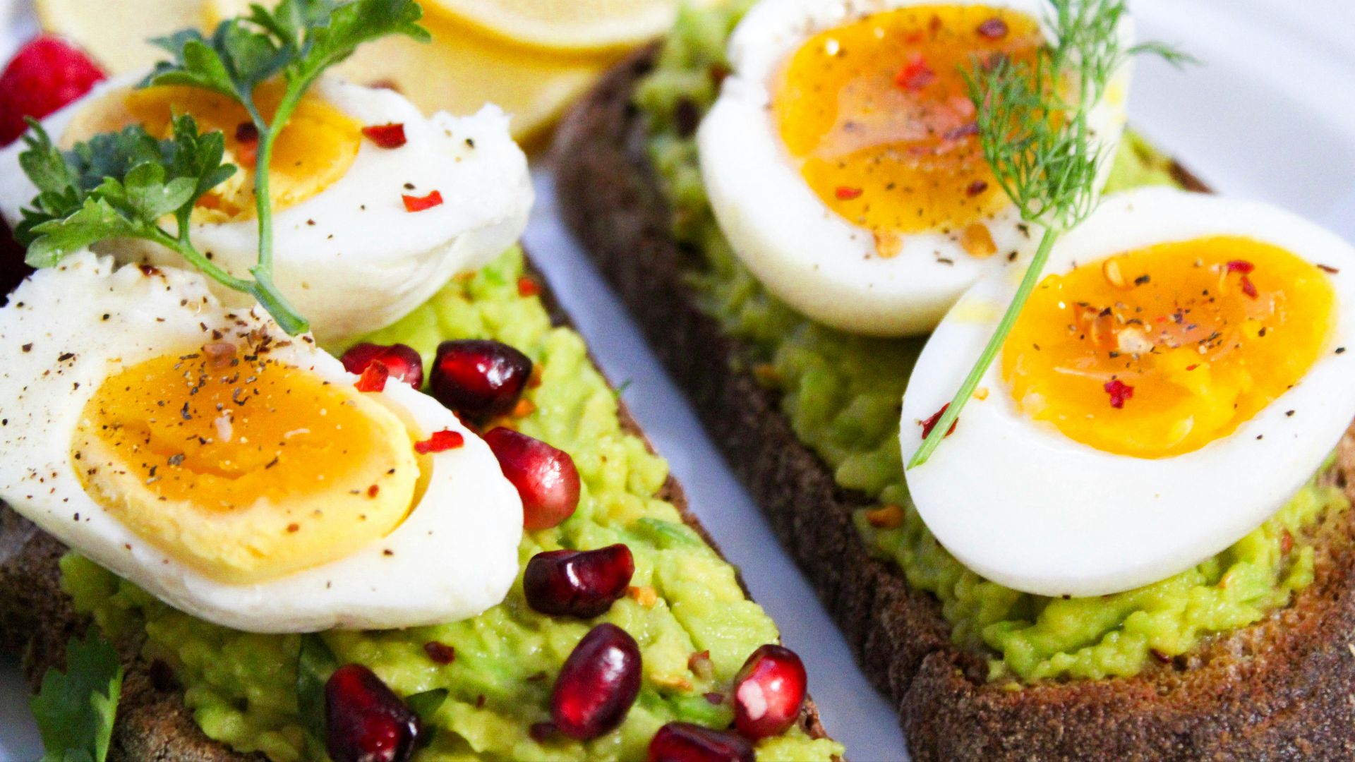 20 Healthy Late-Night Snacks To Eat Without Feeling Guilty