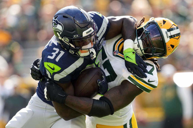 Seahawks feel lucky Jake Bobo injury isn't worse in Green Bay; + a ...