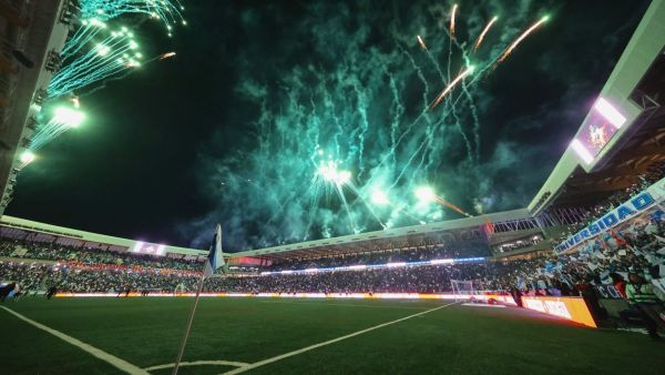 "Esto es la Premier League": La ola de comentarios que provocó el estreno del Claro Arena