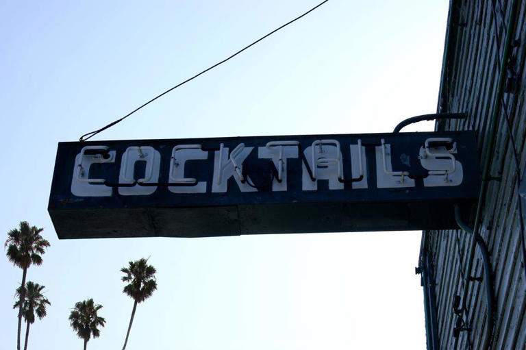 4 California dive bars ranked among the best in the US. Where to find them