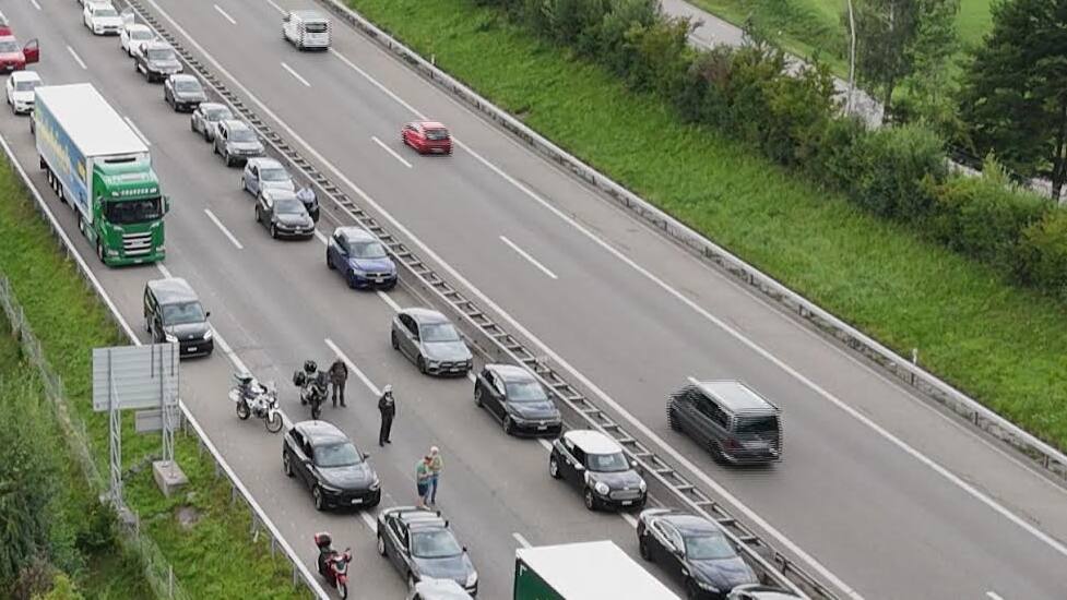 Embouteillage sur l'A1: Une femme sur le point d'accoucher dans un ...