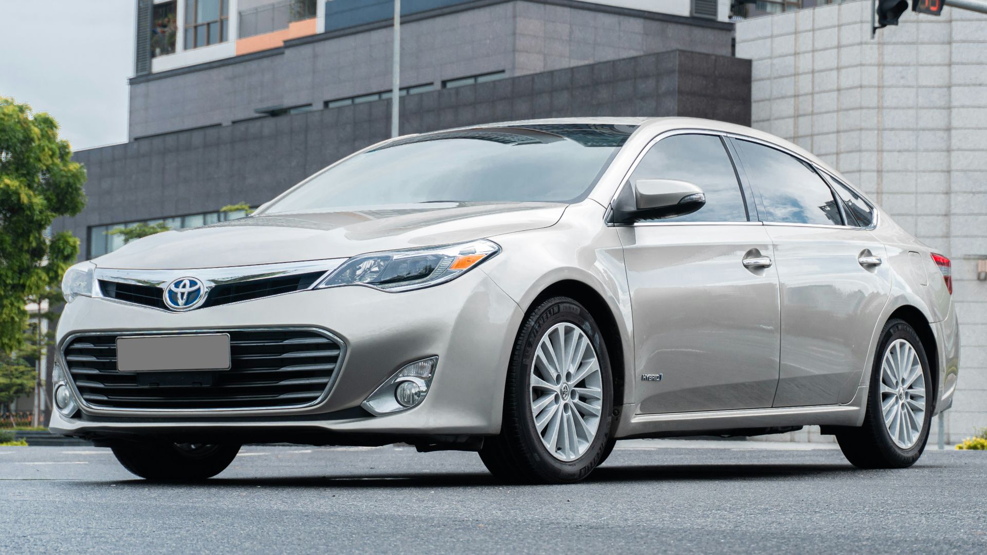 10 Reasons Why People Love Toyota & 10 Disappointments People Share