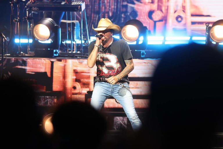 Review: This time, Jason Aldean's Charlotte show looked and felt ...