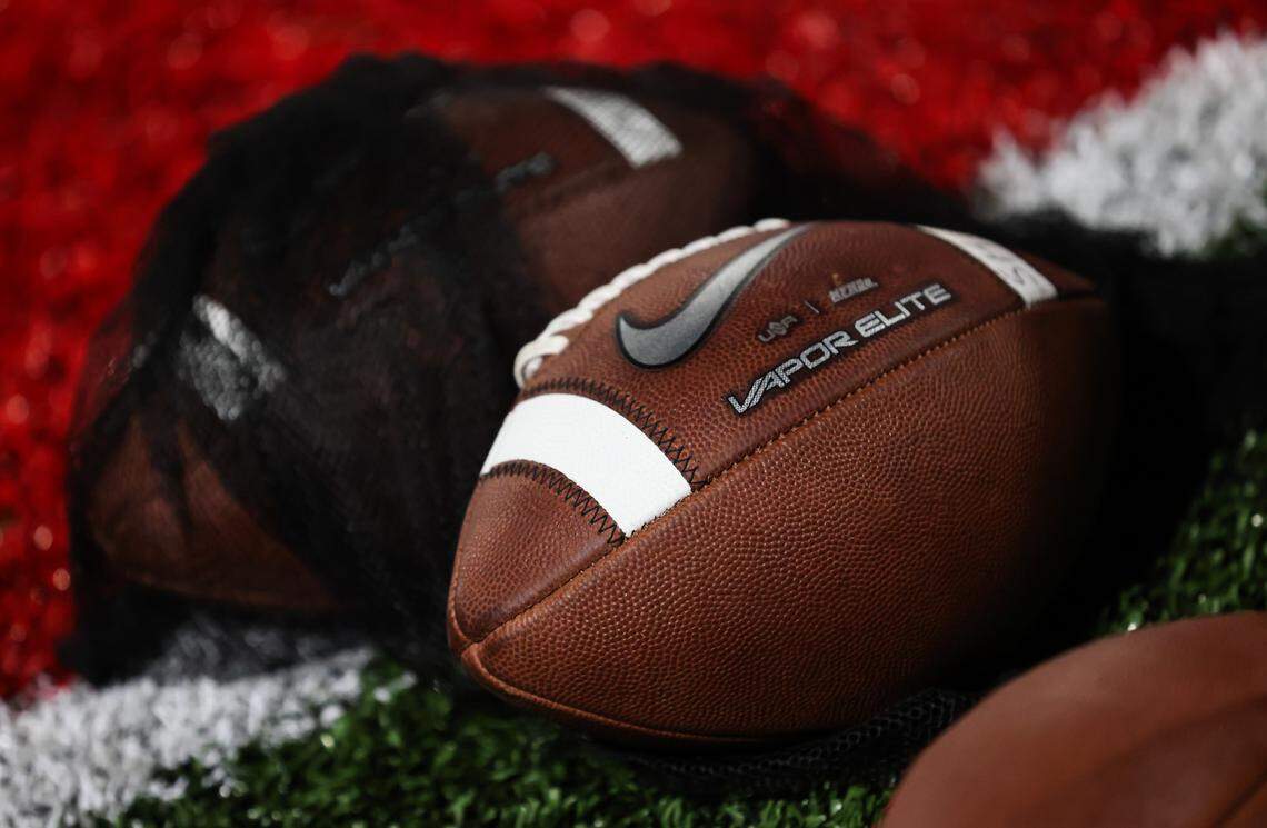 HS Football Roundup: Beaufort, Hilton Head Island roll to lopsided ...