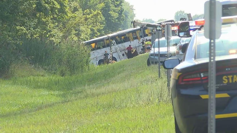 First responders recount rescue efforts after deadly tour bus crash on ...