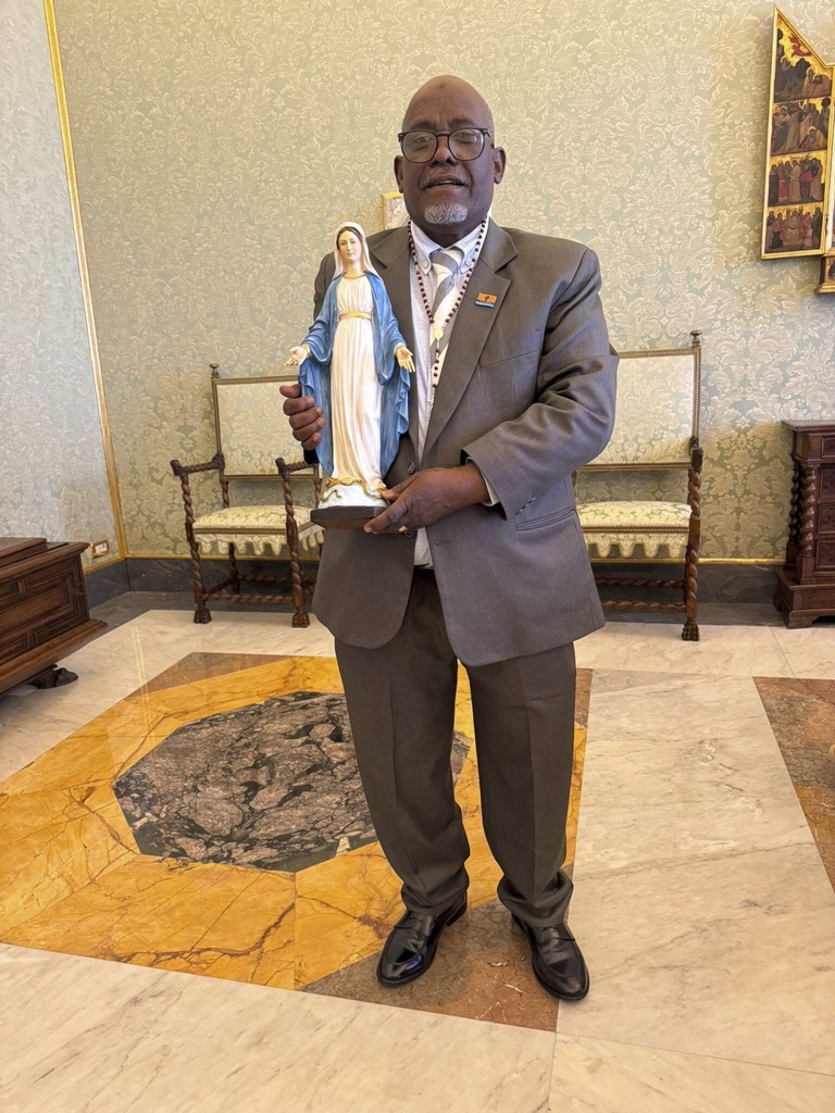 Pope affirms right of people to return home after unjust exile in ...