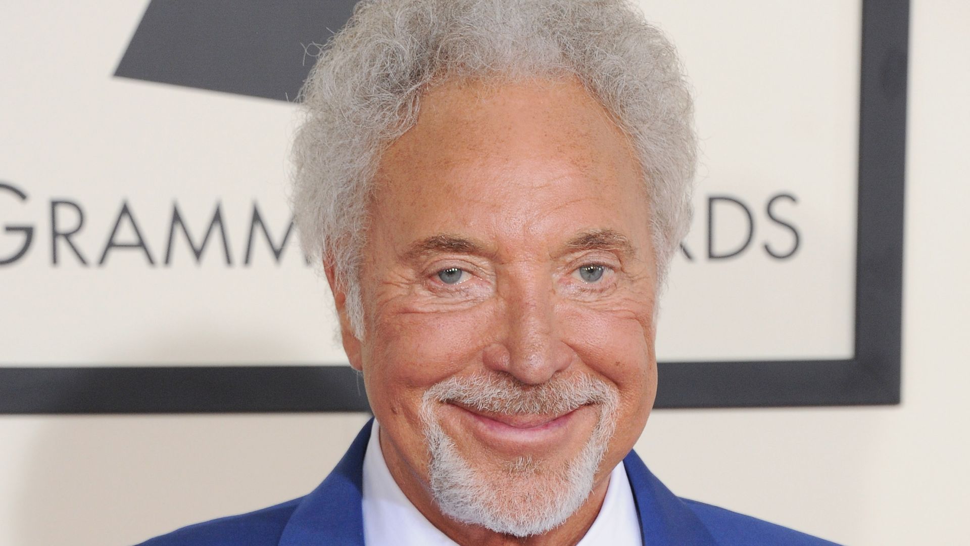 Inside Tom Jones' 59-year marriage to 'childhood sweetheart' Linda ...