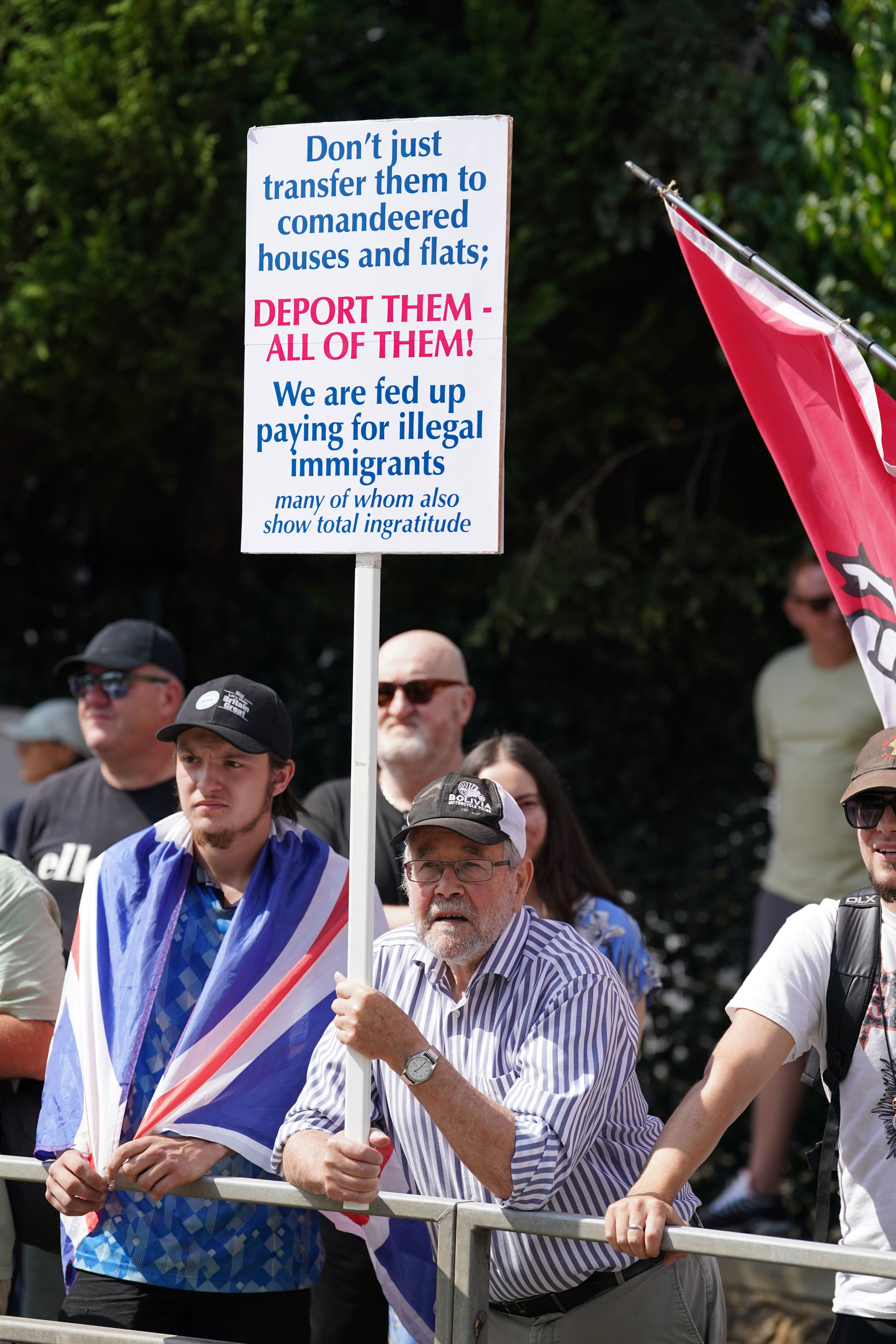 Asylum hotel protests latest: More anti-migrant demos underway as ...
