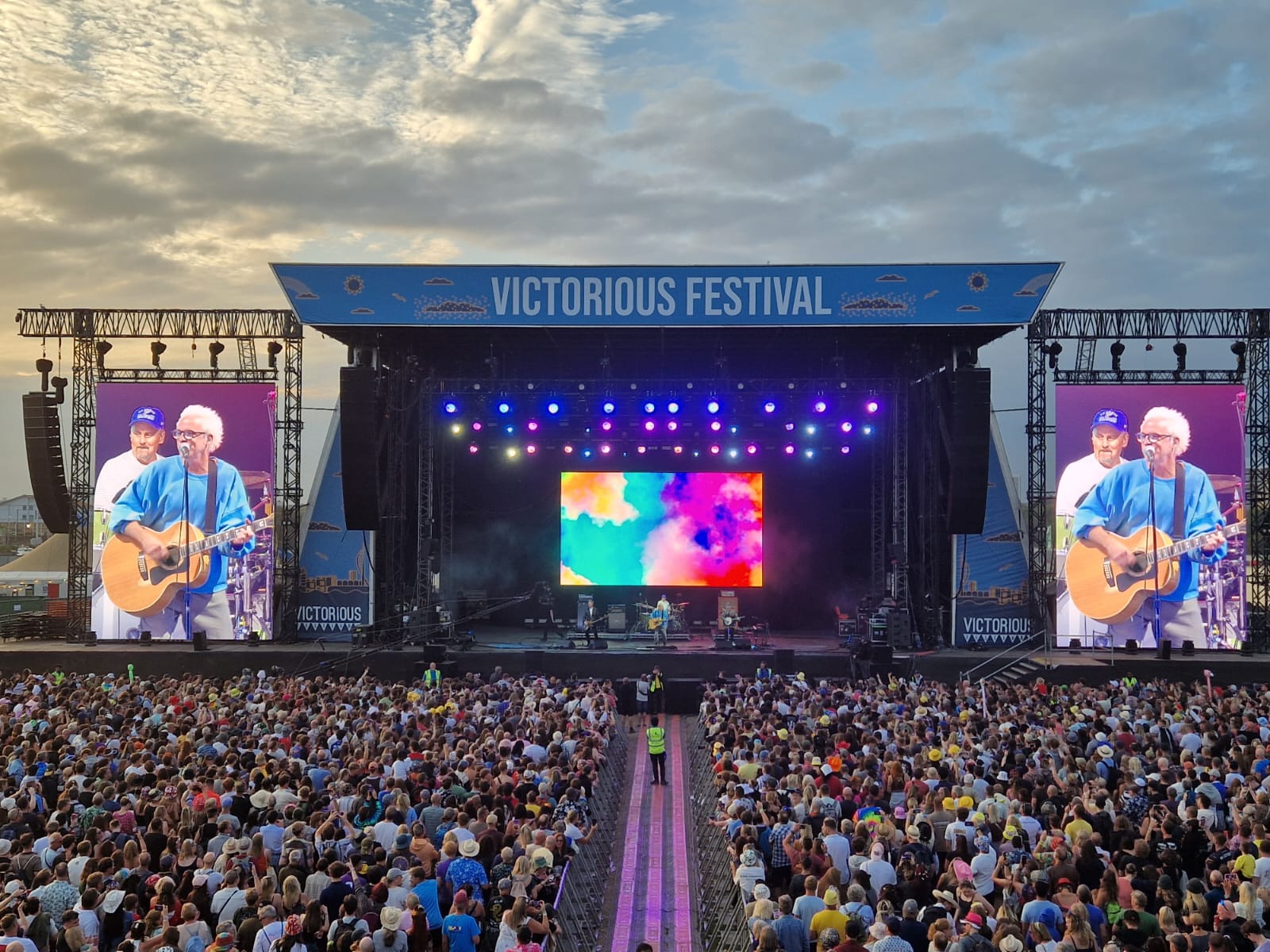 WATCH: Travis open with 'Sing' to start epic set from Scottish rockers ...