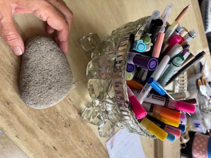 Painting a Beach Stone for Doorstep Decor!