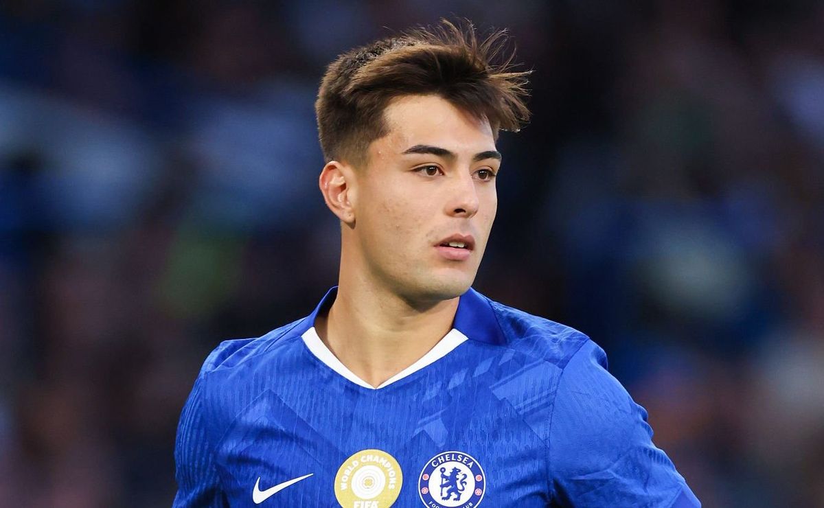 Chelsea aceptó condiciones y Aaron Anselmino tiene nuevo equipo en Europa