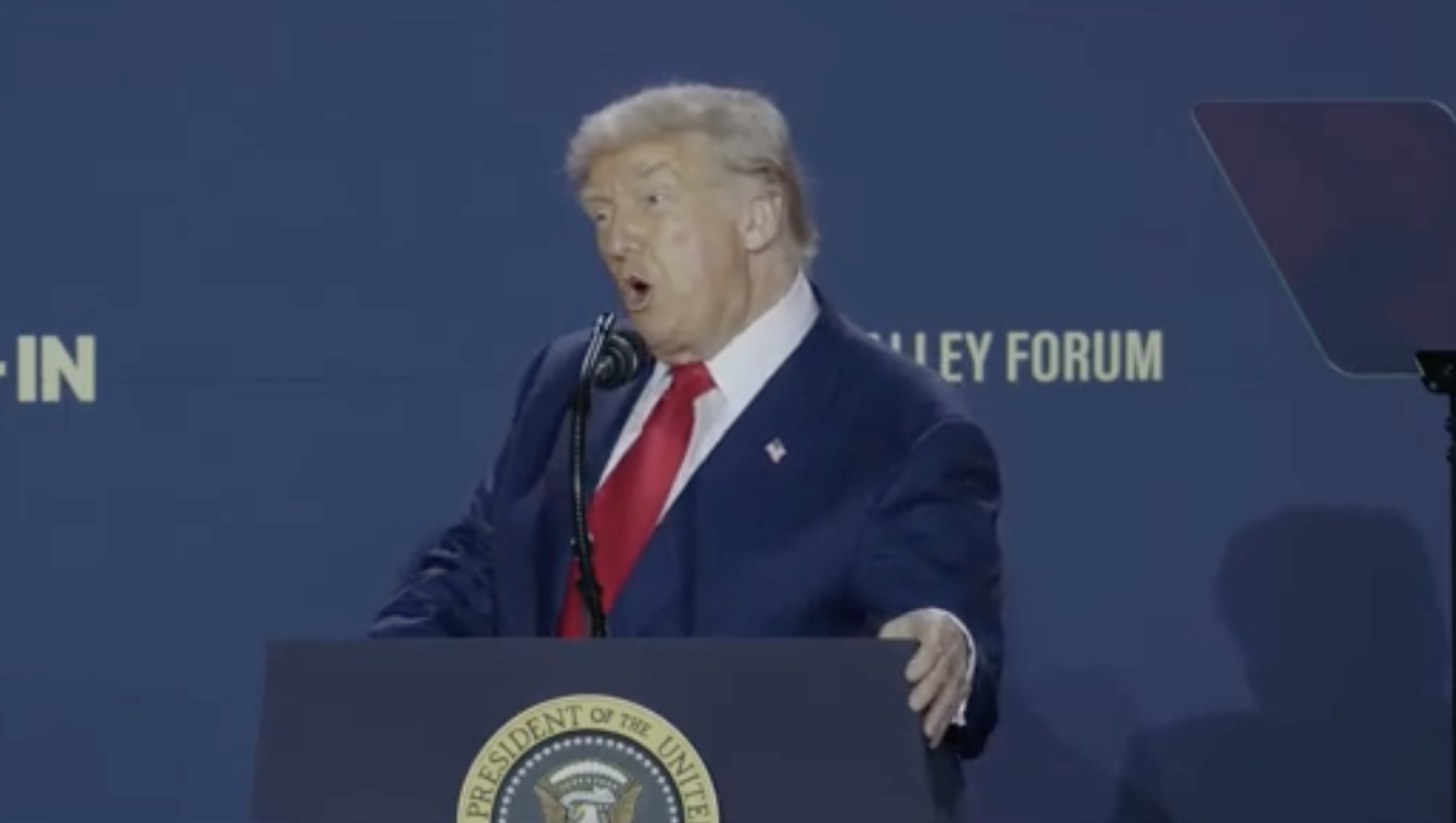 'It's Not Artificial, It's Genius': Trump Makes A Spectacle Of Himself, Fawns Over Artificial ...