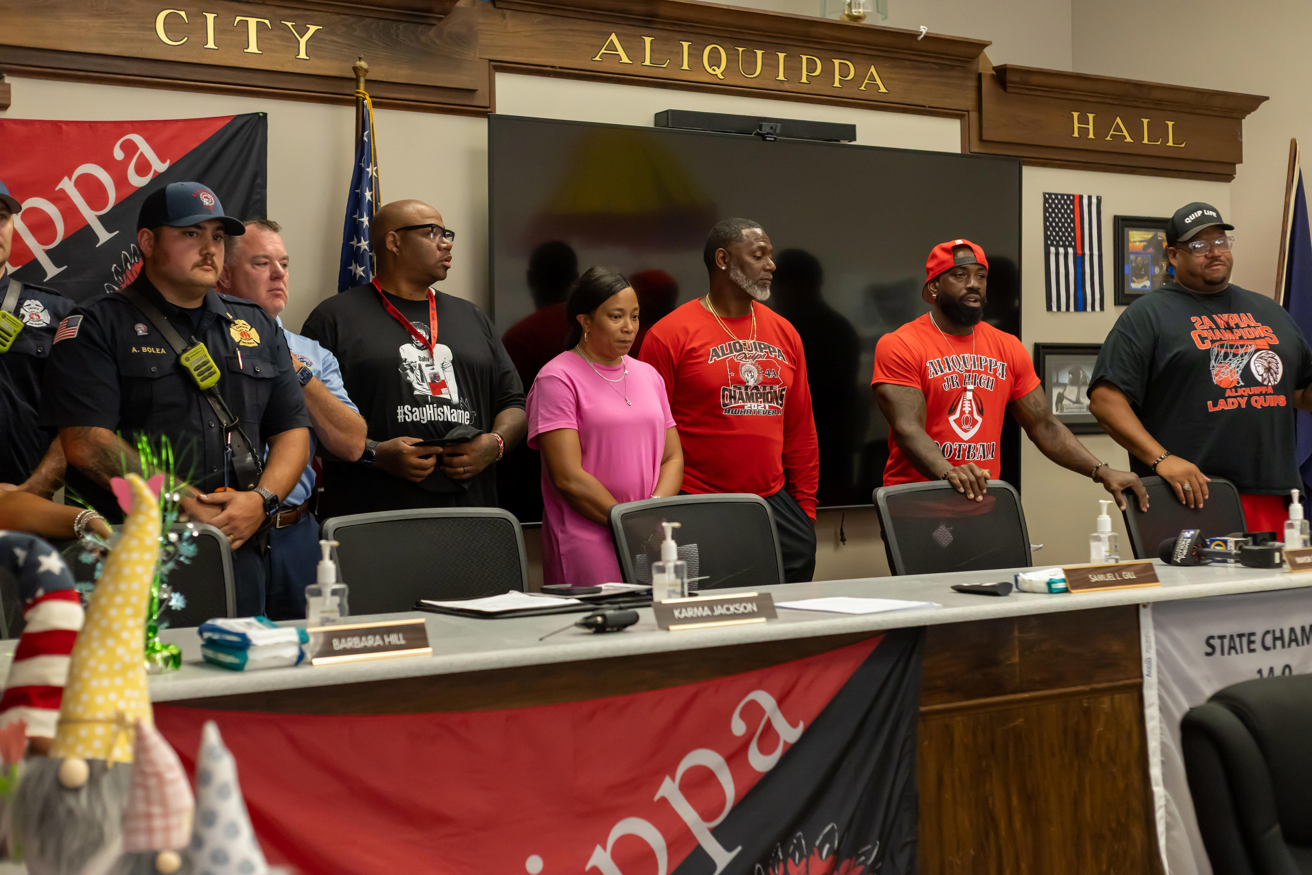 Aliquippa Junior High School football players and coaches involved in ...