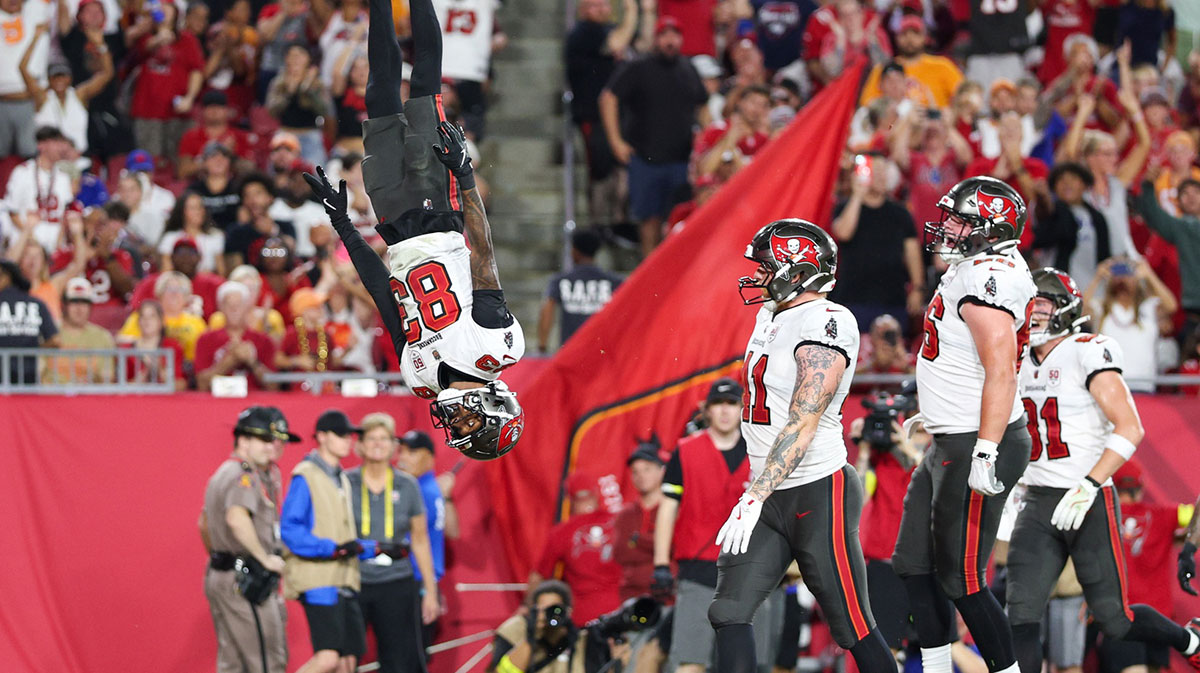 Buccaneers’ Tez Johnson dazzles fans with insane backflip