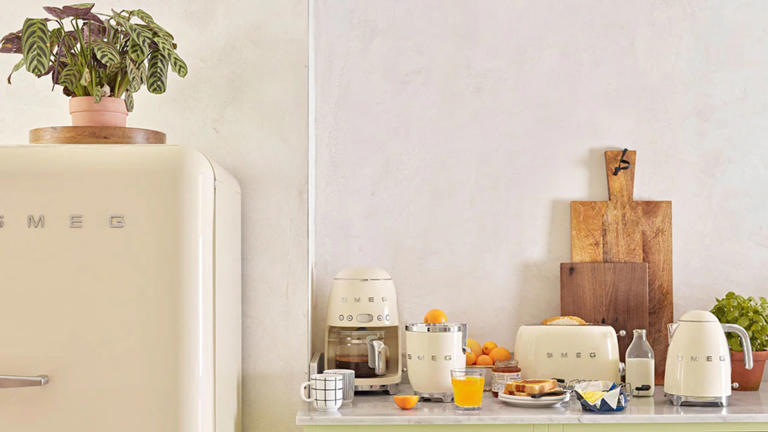 Smeg's mini milk frother is affordable luxury at its finest - every ...