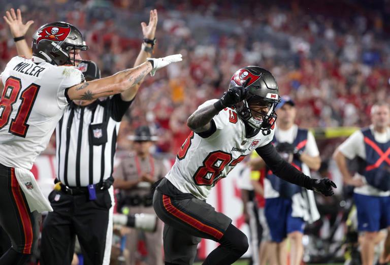 Baker Mayfield sees Mike Evans leaving as a chance for younger WRs