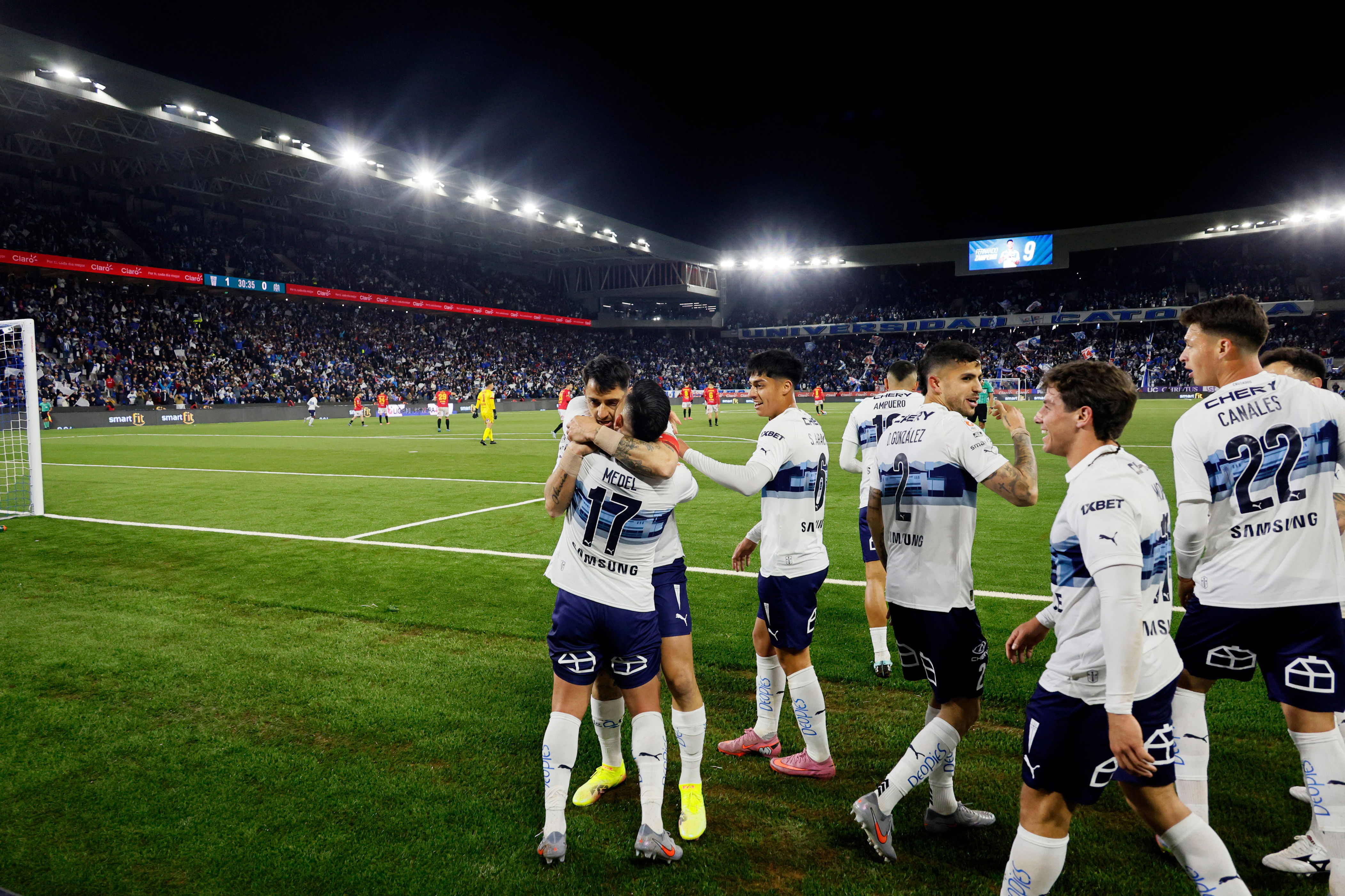 La casa nueva les trae suerte a los cruzados: la UC inaugura el Claro ...