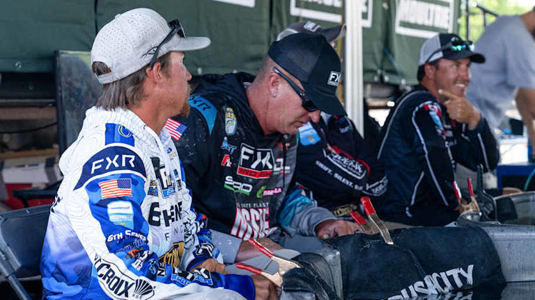 Bassmaster Elite Series La Crosse 2025 -Day 3: Kuphall Maintains ...