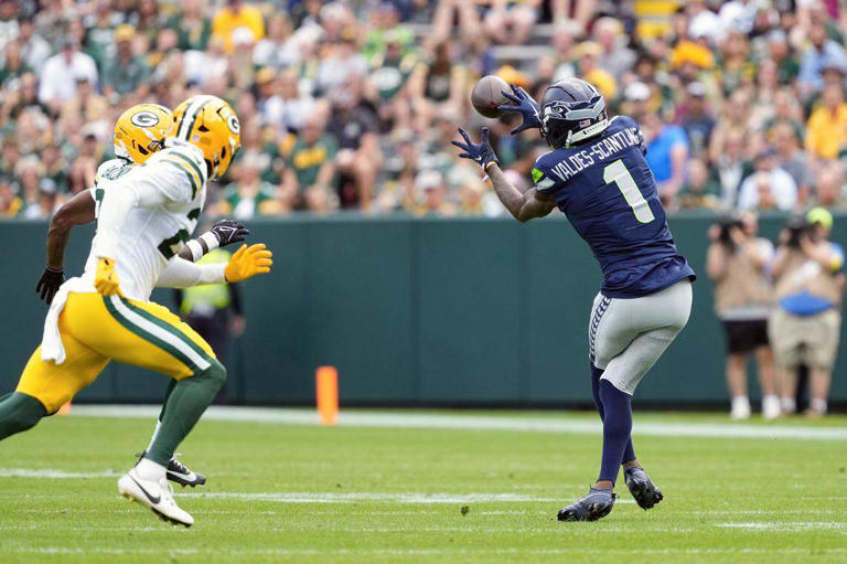 Seahawks feel lucky Jake Bobo injury isn't worse in Green Bay; + a ...