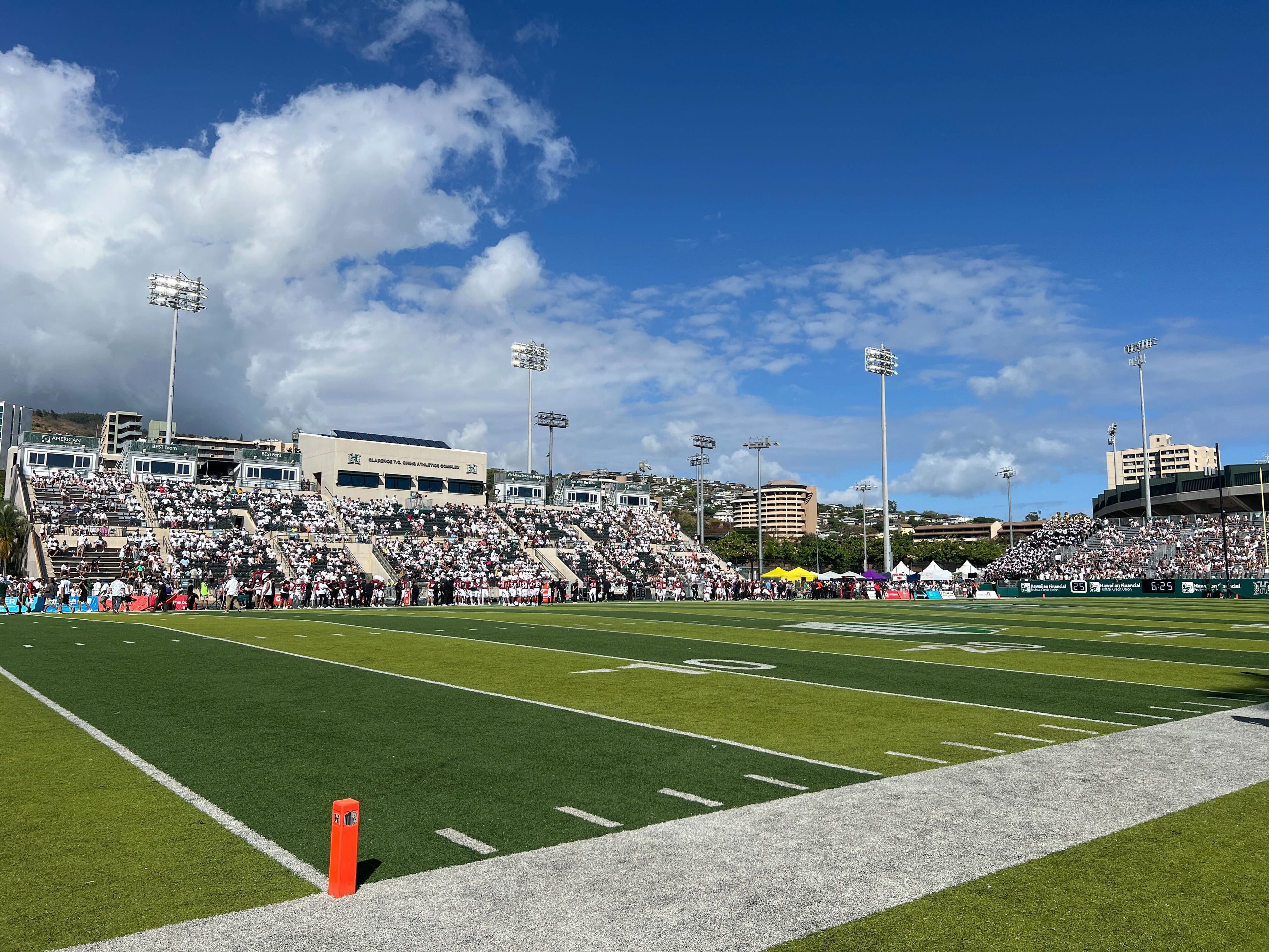 Late-game heroics lift Hawaii over Stanford in season opener, 23-20