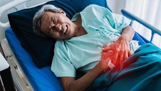 Crash dieting, living sedentary life cause gallbladder stones ...