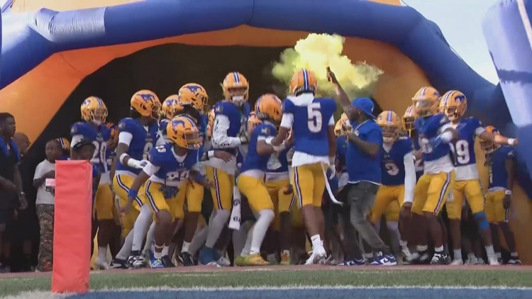 Thousands show up for Grant Union Pacers vs. Folsom Bulldogs high ...