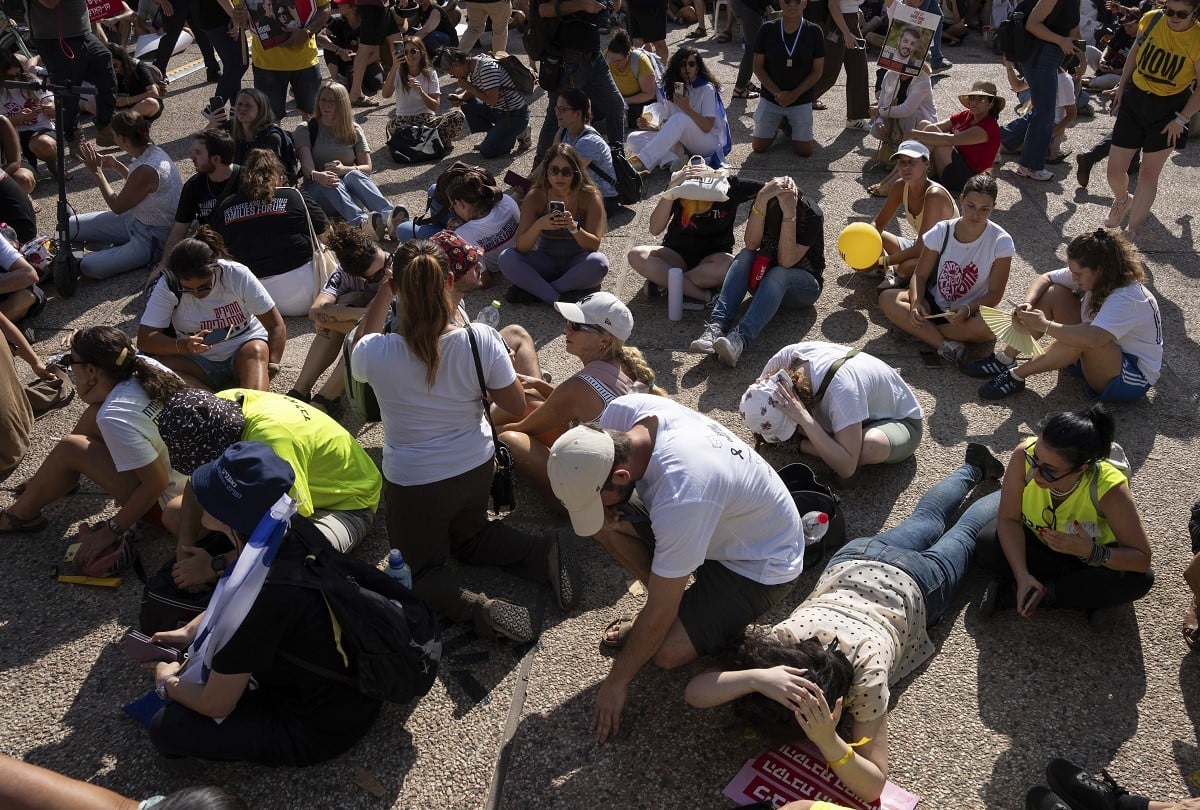 Οργή και αγανάκτηση από τις οικογένειες ομήρων στο Ισραήλ: Διαδηλώσεις ...