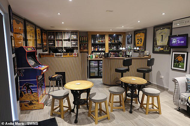 Father who spent £20,000 building his own sports bar scoops Britain's ...