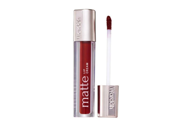 12 Merk Lipstik yang Tahan Lama dan Tidak Luntur saat Makan