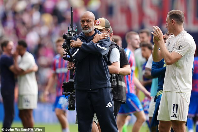 Final goodbye? Nottingham Forest fans chant Nuno Espirito Santo's name ...