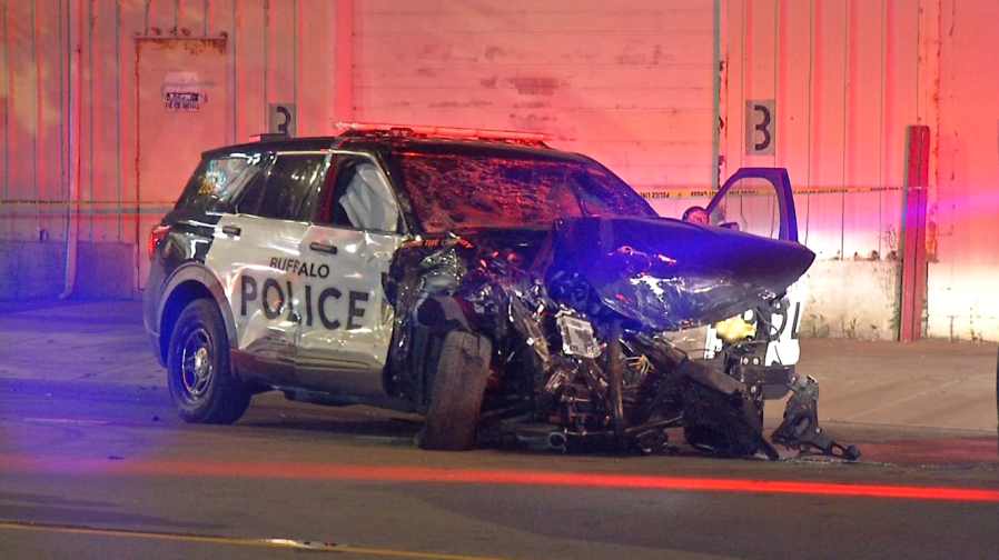 2 Buffalo police officers, 1 civilian injured after crash on Niagara Street