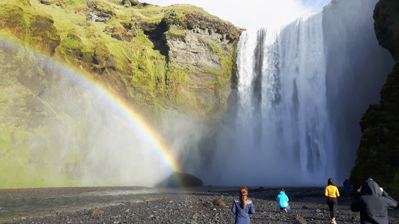 Rick Steves Warns Tourists To Avoid These Common Dangers While ...