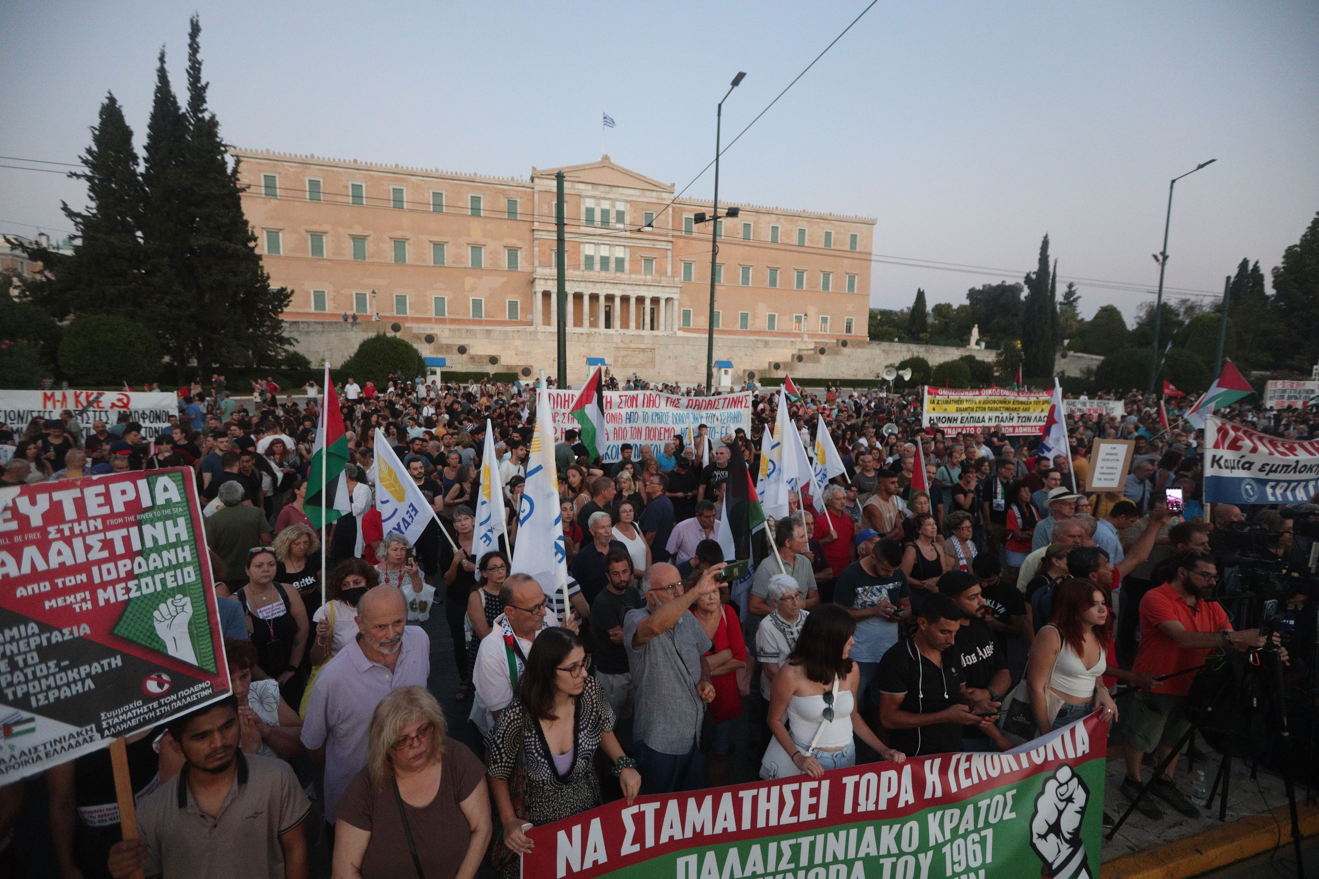 «Με την Παλαιστίνη ως τη Λευτεριά» - Πλήθος κόσμου στη συγκέντρωση ...