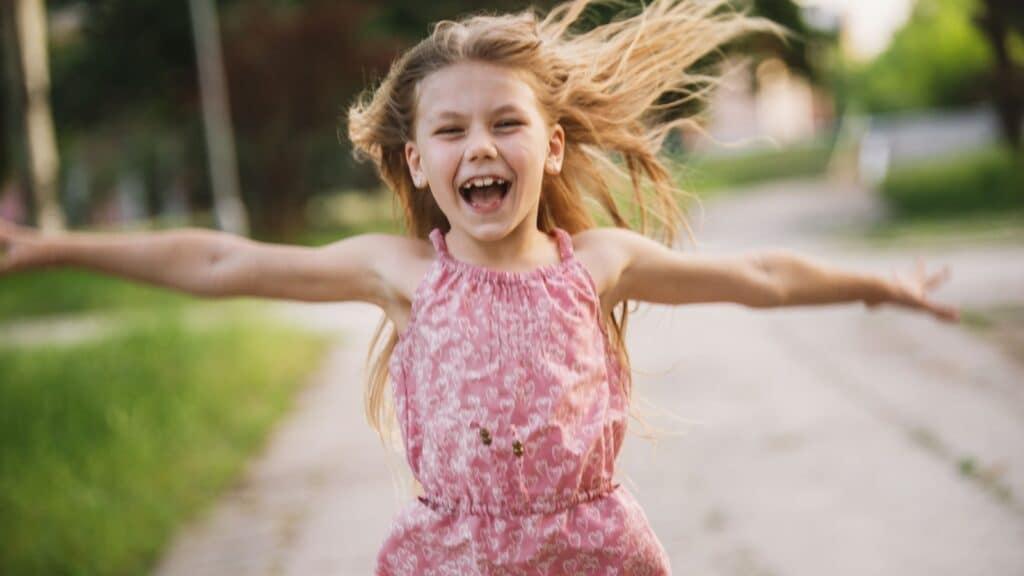 18 differences between growing up online vs. outdoors