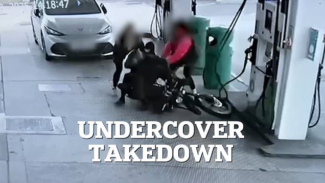 Female undercover officers tackle masked thief at petrol station