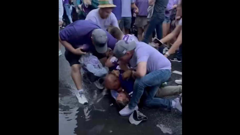 Kansas State QB Avery Johnson’s Family Members Sorry for Viral Fight ...