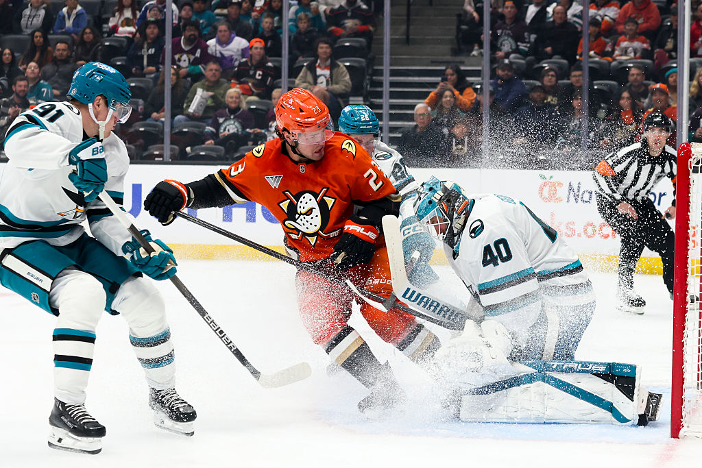 Mason McTavish file: the Ducks want to re-sign him (they need a 2C too)