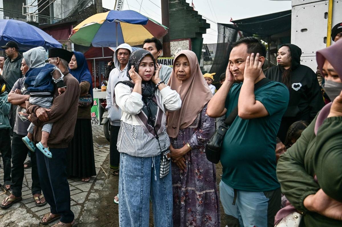 Indonesia turns down ear-splitting 'haram' street parties