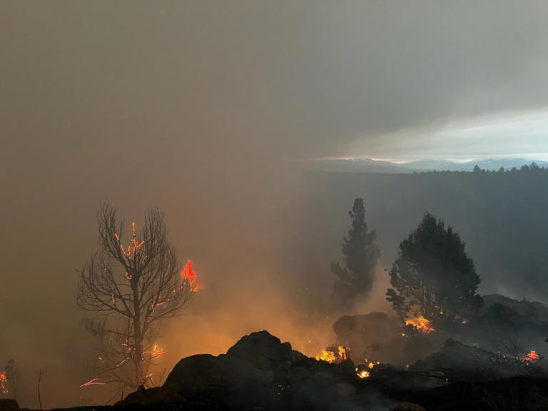 PHOTOS: Central Oregon’s Flat Fire continues growing, nears 22K acres