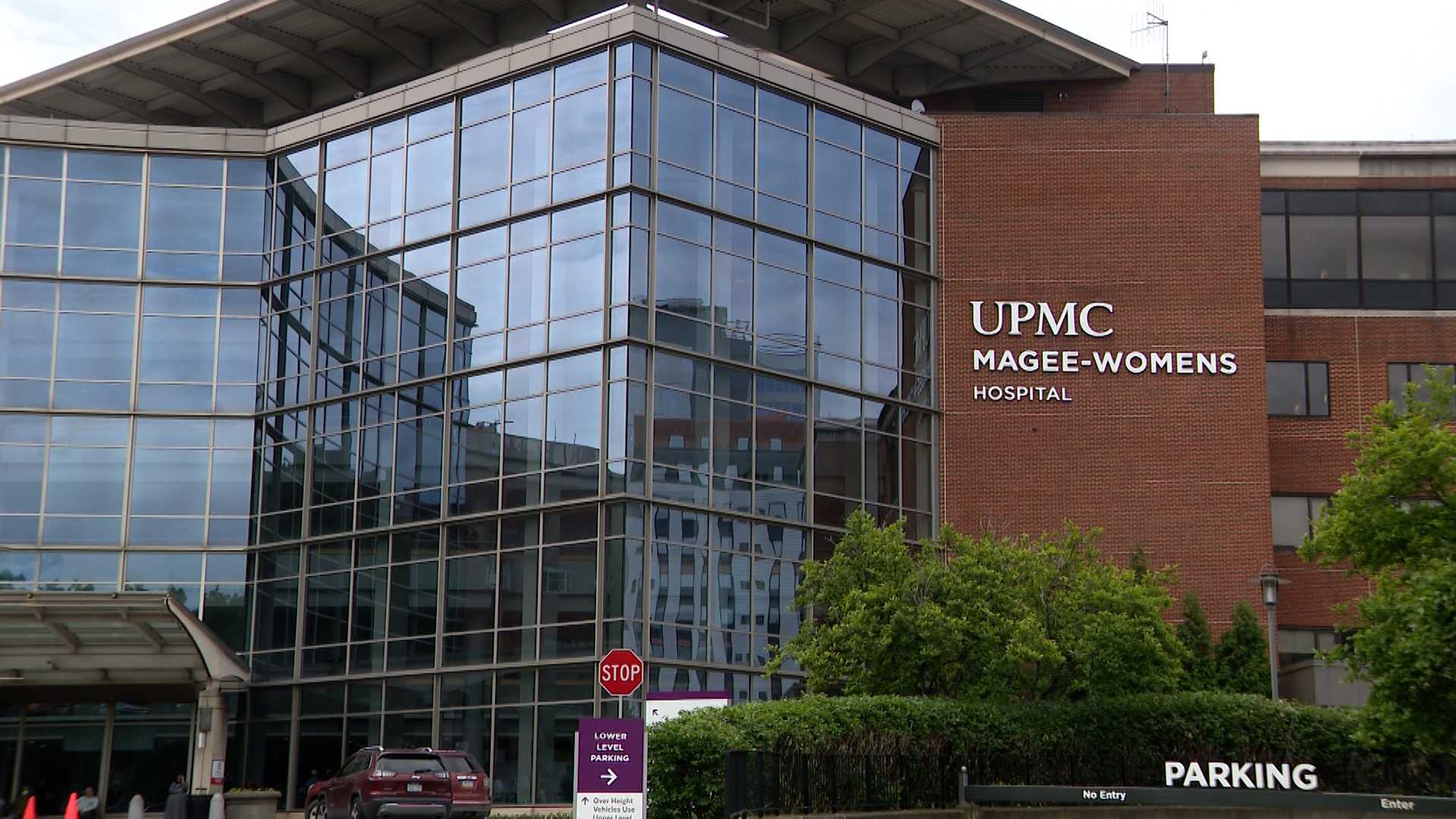 Hundreds of nurses at UPMC Magee-Womens Hospital in Pittsburgh vote to ...
