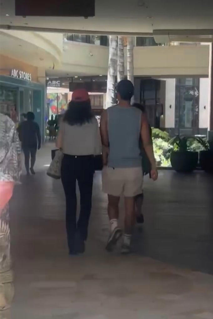 Kim Ji Seok and Lee Ju Myoung Spotted on Romantic Hawaii Vacation