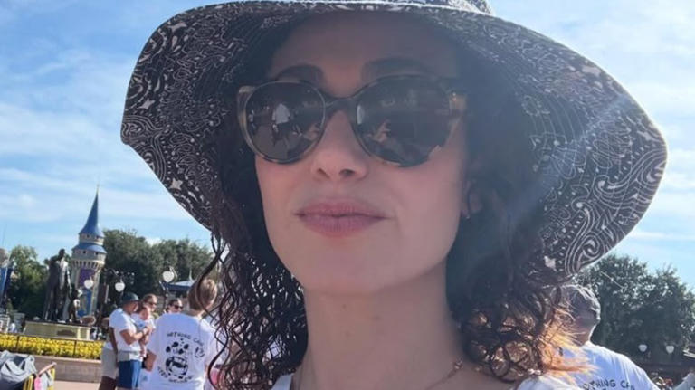 Emmy Rossum Looks So Different With Her Natural Hair