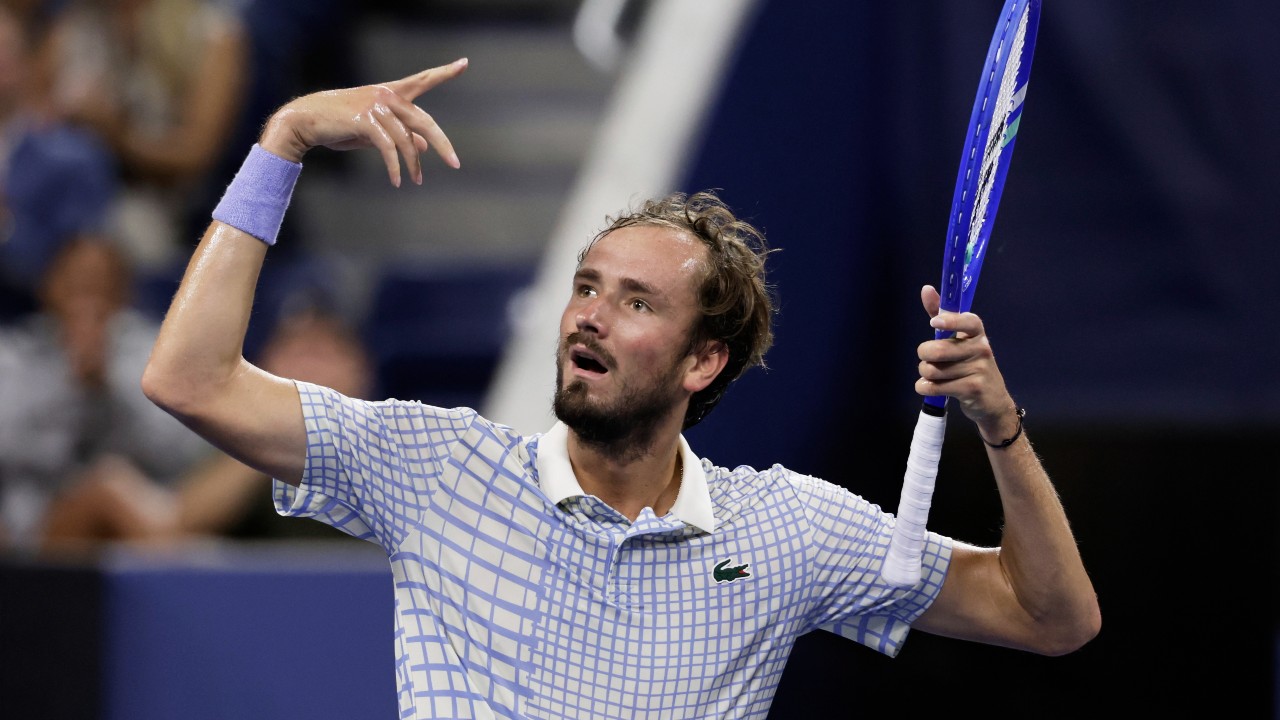 Medvedev’s US Open match delayed by boos after photographer enters court