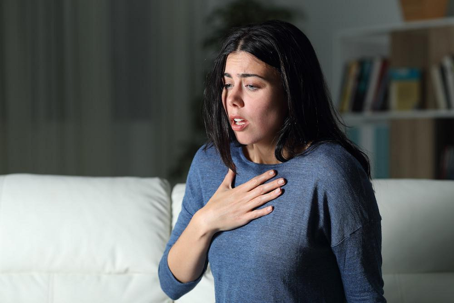 Which vitamin deficiency causes shortness of breath?
