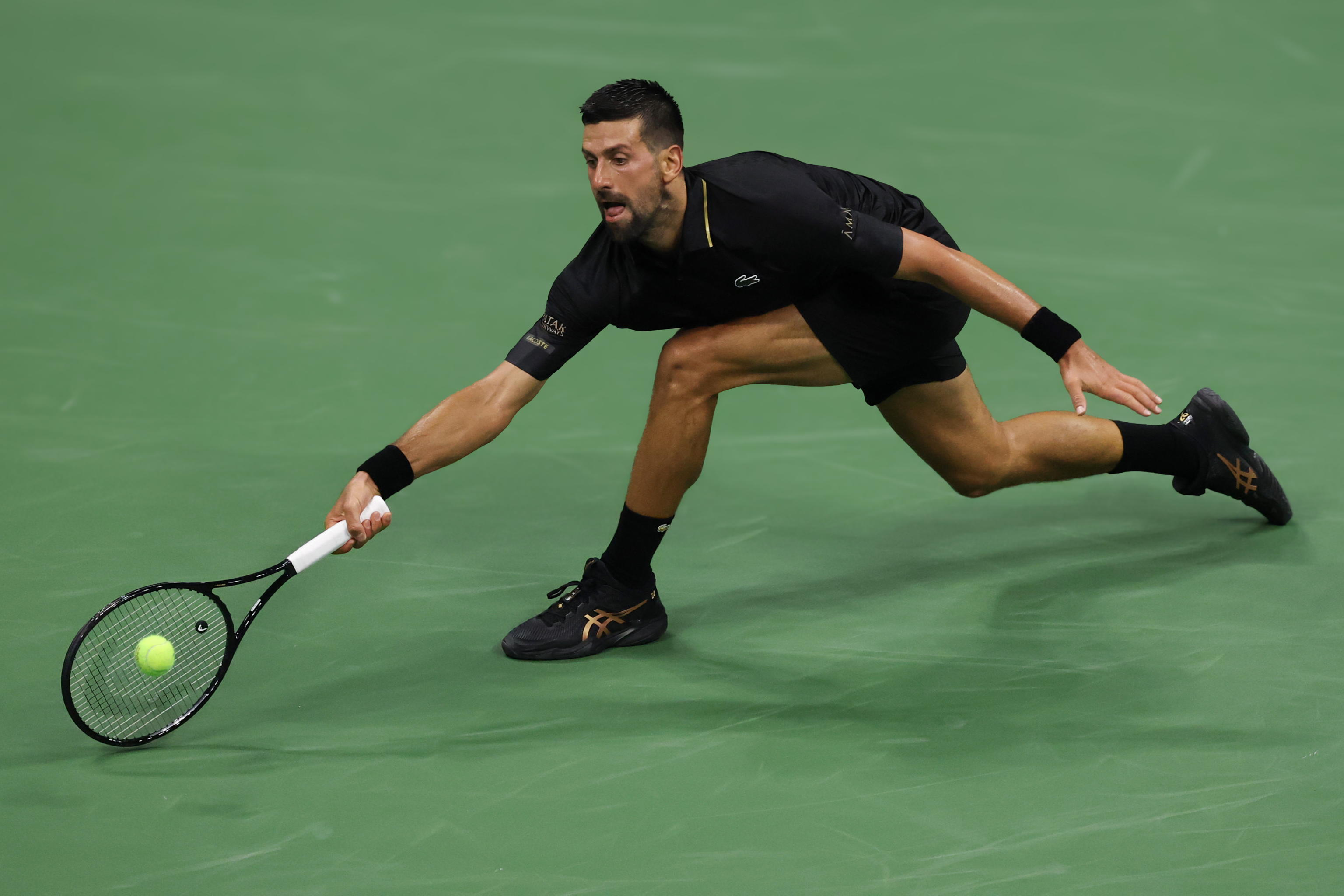 Us Open: Nole Djokovic soffre ma passa al secondo turno