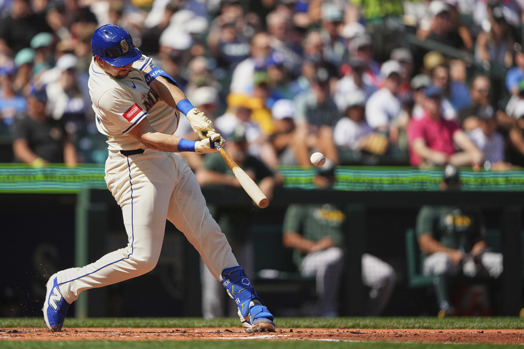 Cal Raleigh sets single-season home run record for catchers as Mariners ...