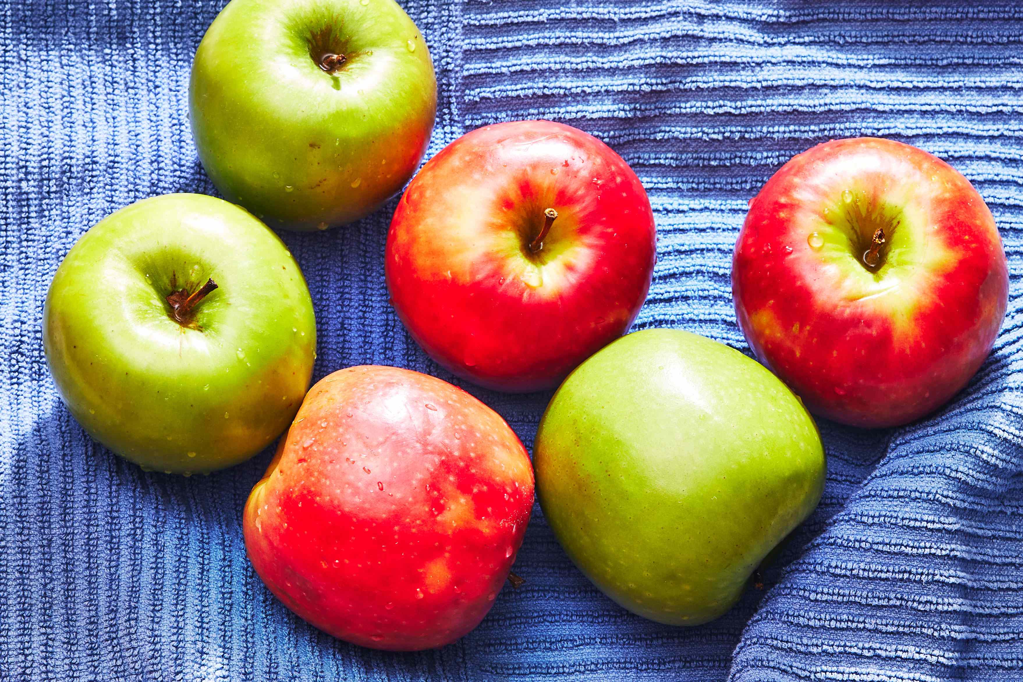 How To Wash Apples With Baking Soda So They’re Truly Clean