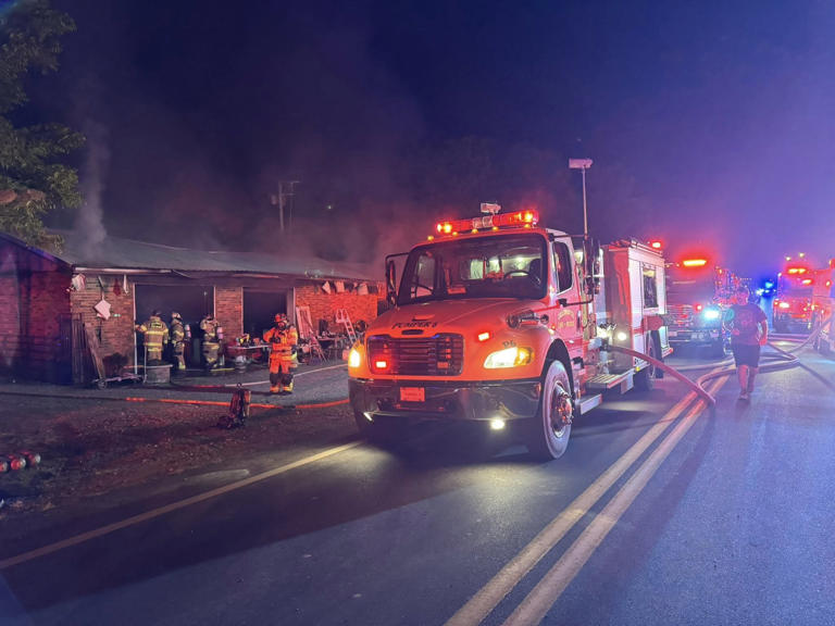 1 seriously burned during fire on Hwy. 121 in Calloway Co.