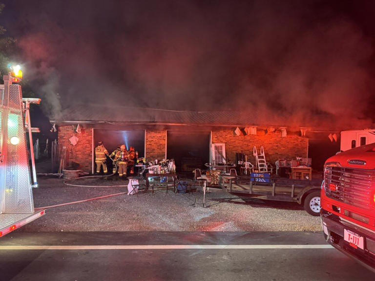 1 seriously burned during fire on Hwy. 121 in Calloway Co.
